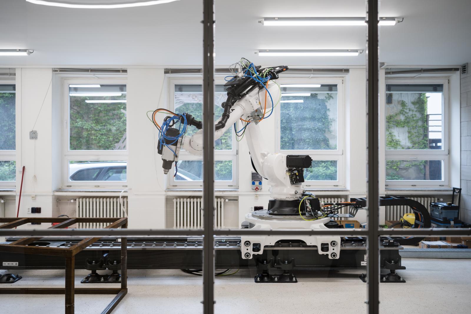 Novou učebnu na Fakultě architektury zabydlel robot FERDA - Nápady a ...